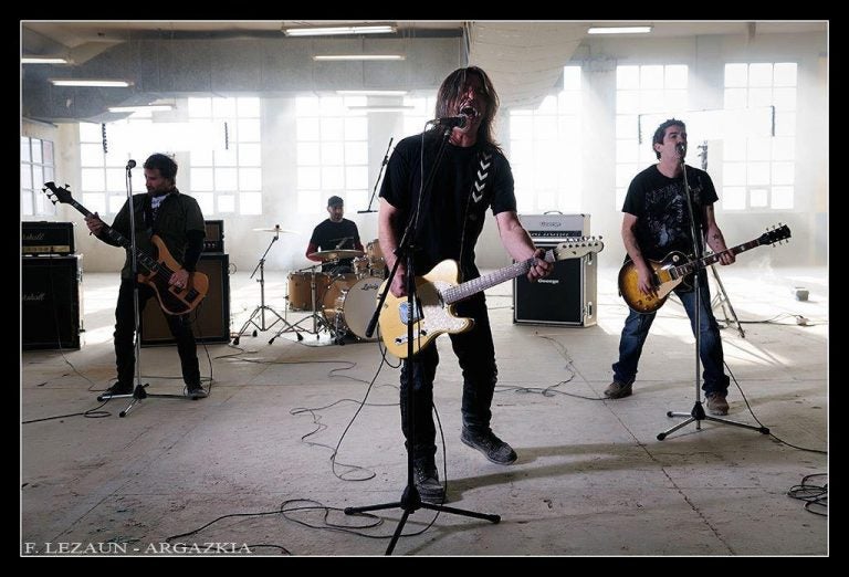 Barricada, hoy sale a la venta su nuevo disco 'Flechas cardinales' | Mi ...